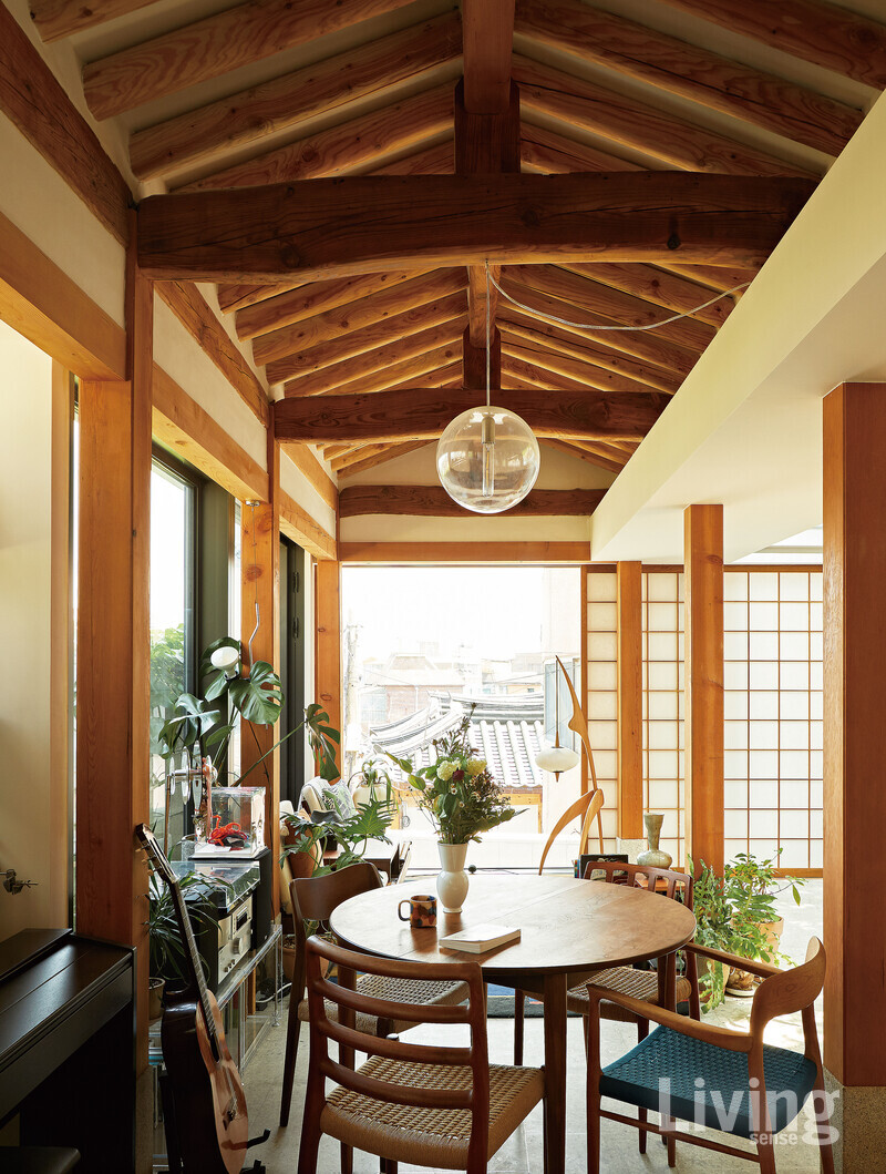 두 채를 품은 15평 한옥